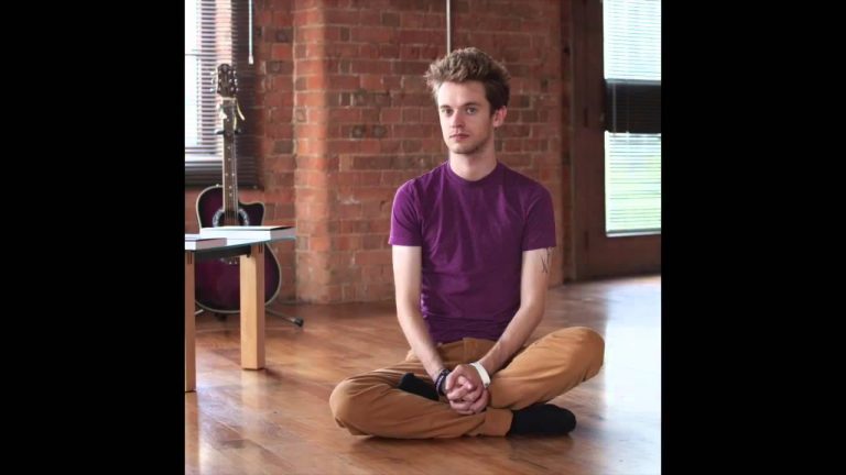 Alex Day Height, Weight, Age and Body Measurements