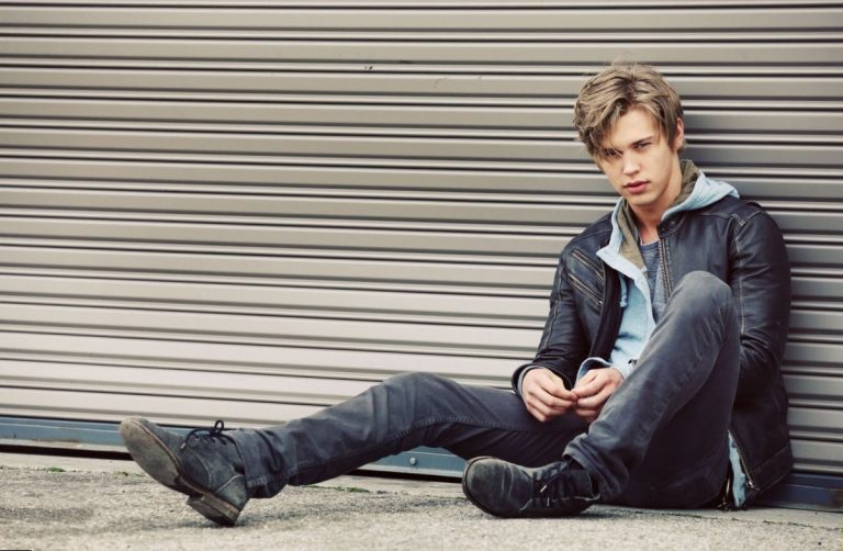 Austin Butler's body measurements, height, weight, age.