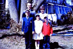 Forrest Gump star Gary Sinise and his family life. Have a look!