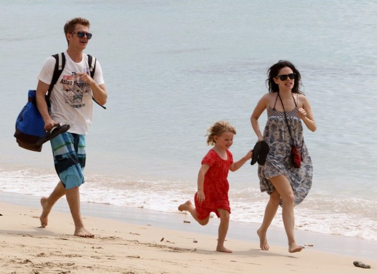 Star Wars actor Hayden Christensen and his family. Have a look!