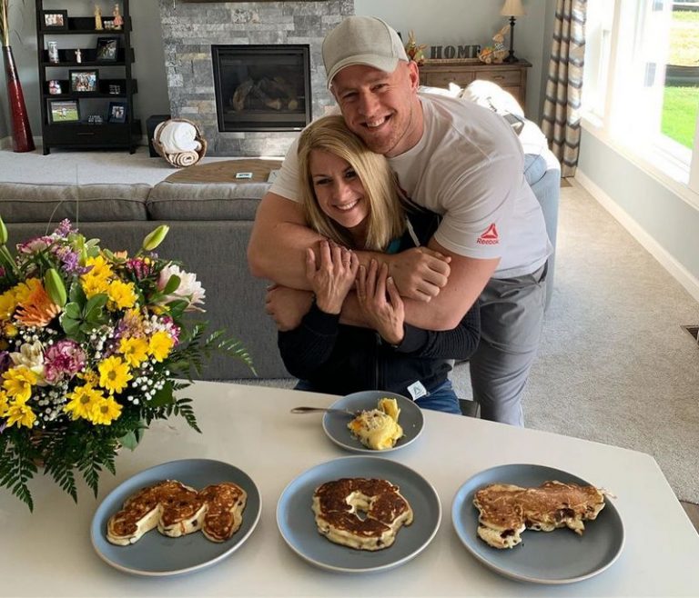 J.J. Watt and His Sporty Family: Girlfriend, Siblings, Parents - BHW